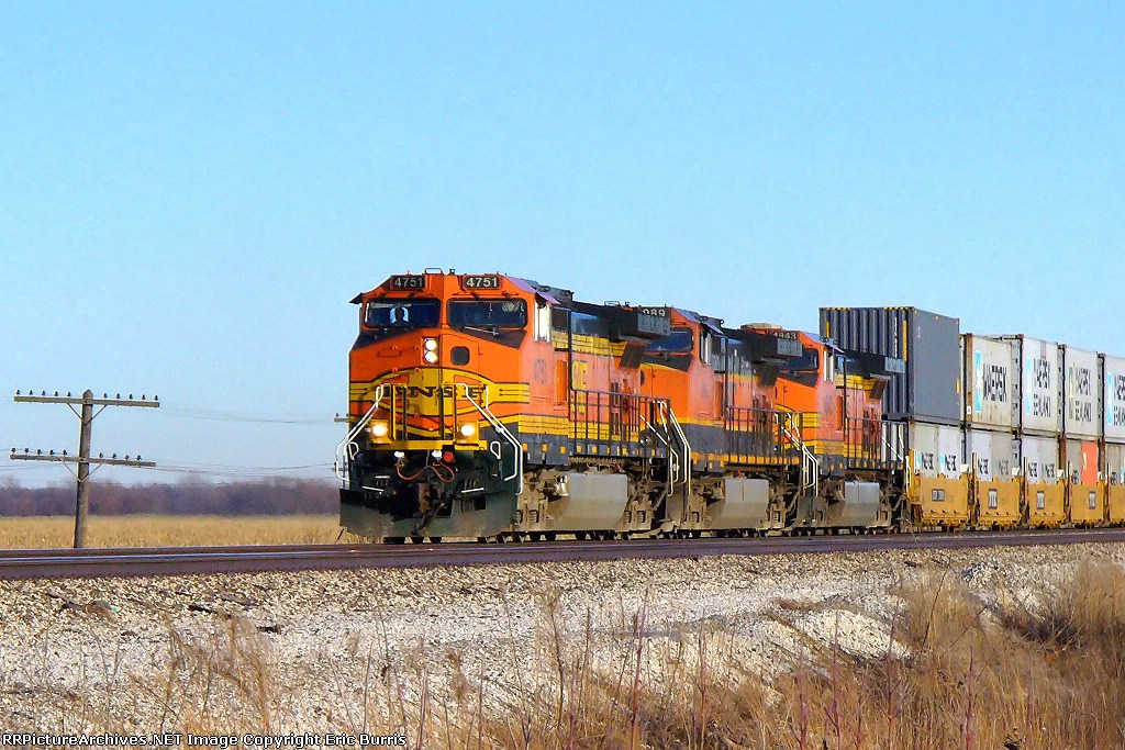 BNSF 4751 westbound